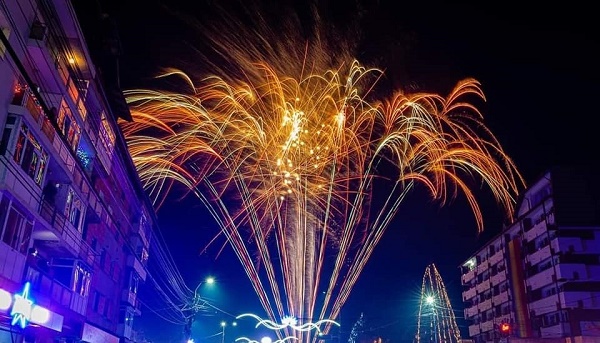 Va fi atmosferă de poveste la Pucioasa, în noaptea de Revelion! Foc de ...