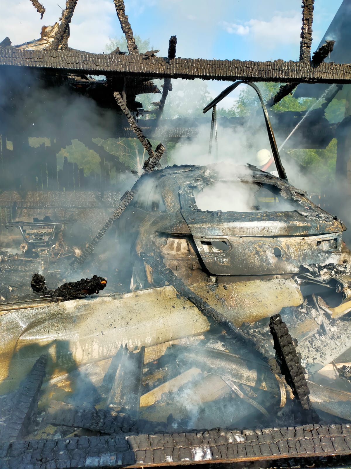 FOTO|Mai multe ore de luptă cu focul și pagube însemnate în urma ...