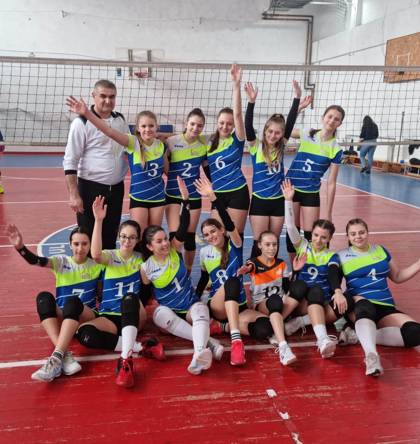 Între cele mai bune 6 echipe din România la volei cadete! Turneu ...