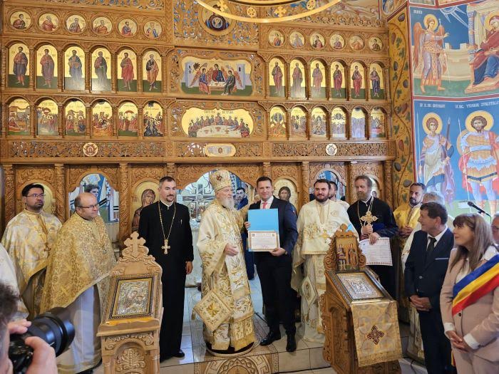 Biserica „Sf. Arhangheli Mihail și Gavriil” și „Sfinții Români” din ...