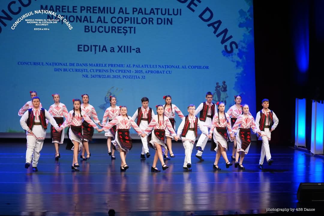 Ansamblul de dansuri populare ,,Trandafirii" din Gura Șuții, locul 2 la ...