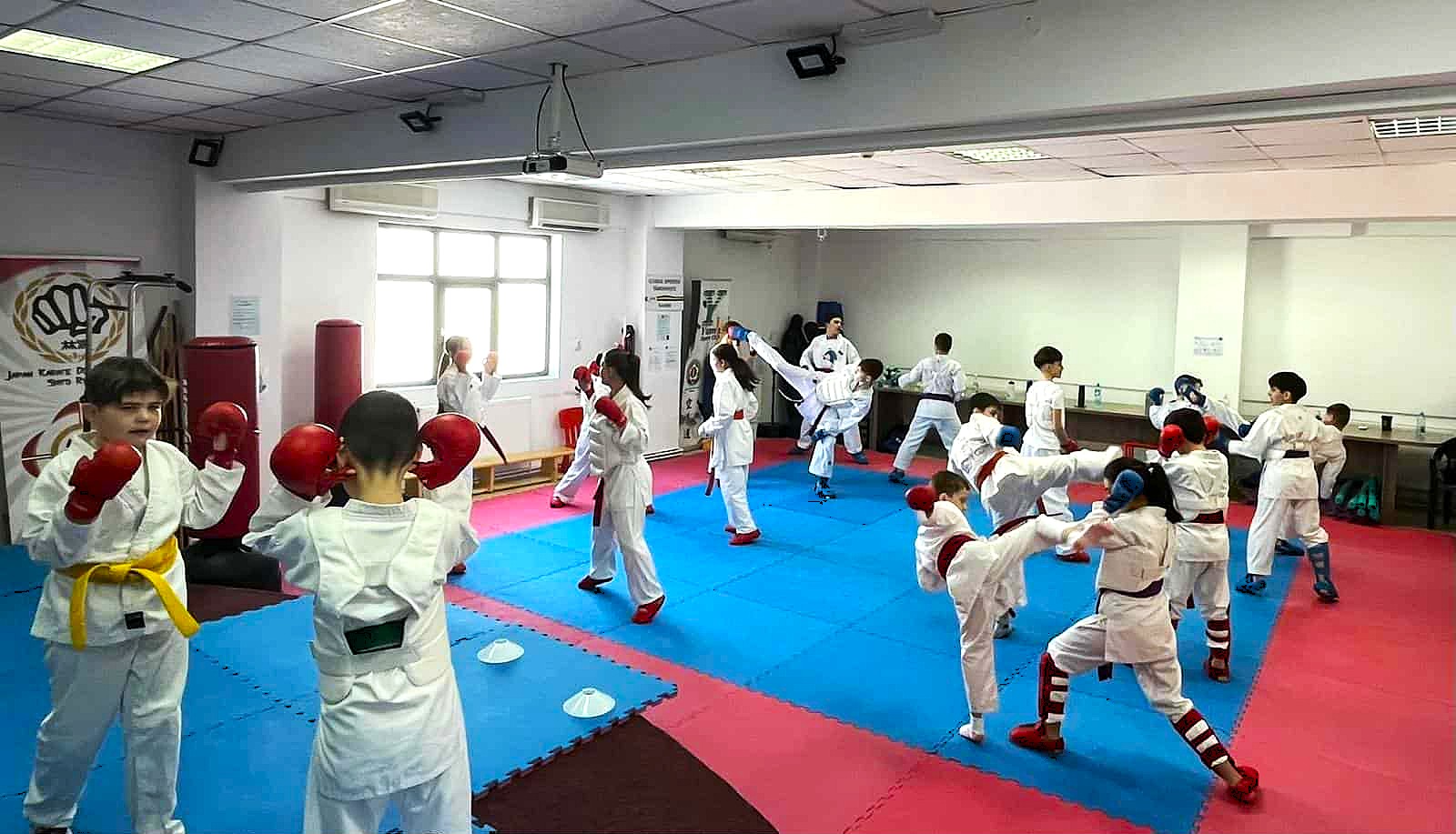 Hai la karate! S-a dat start la înscrieri la grupa de copii de la Yama ...