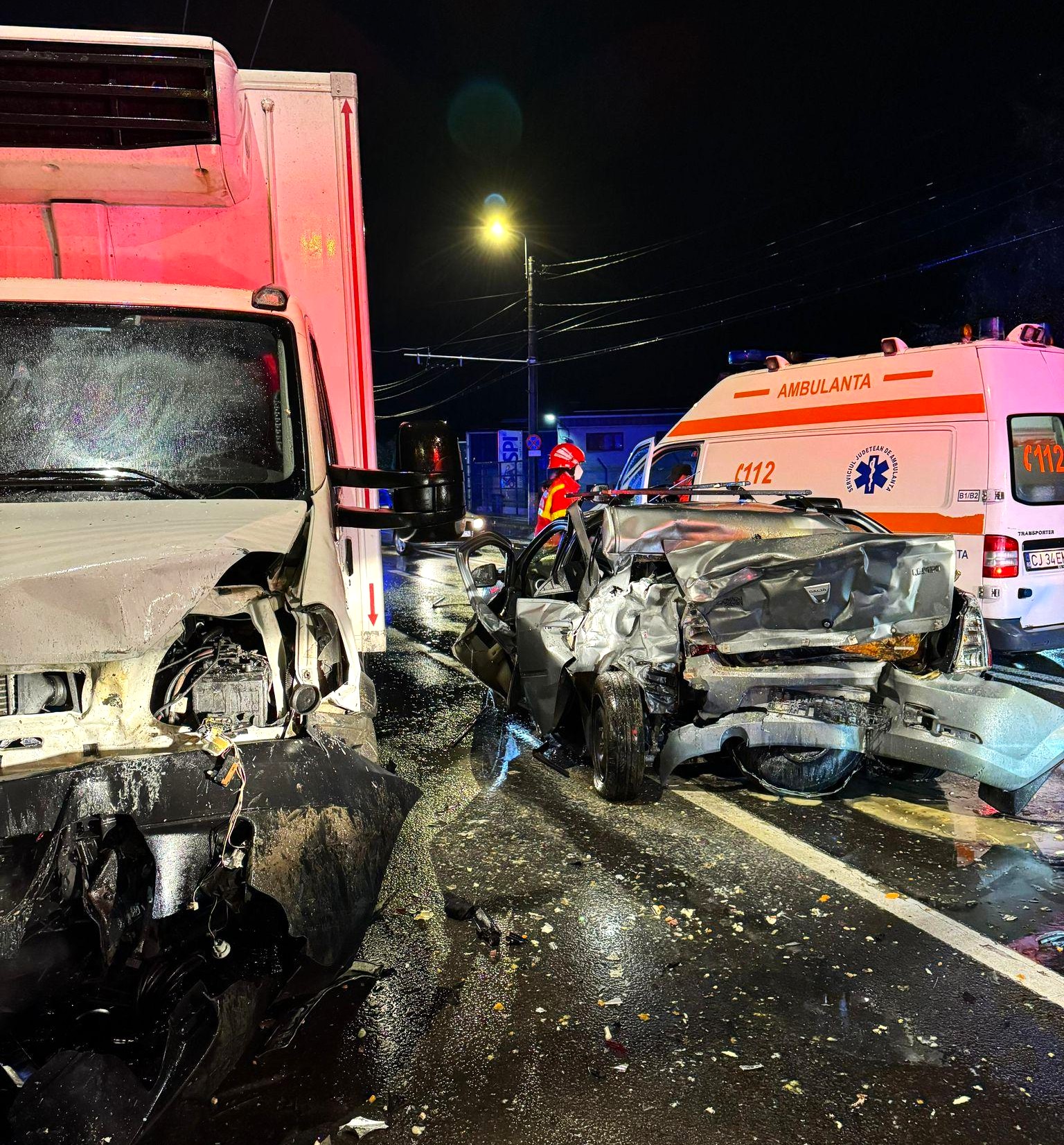 Au scăpat miraculos cu viață dintr-un accident înfiorător! Una dintre ...